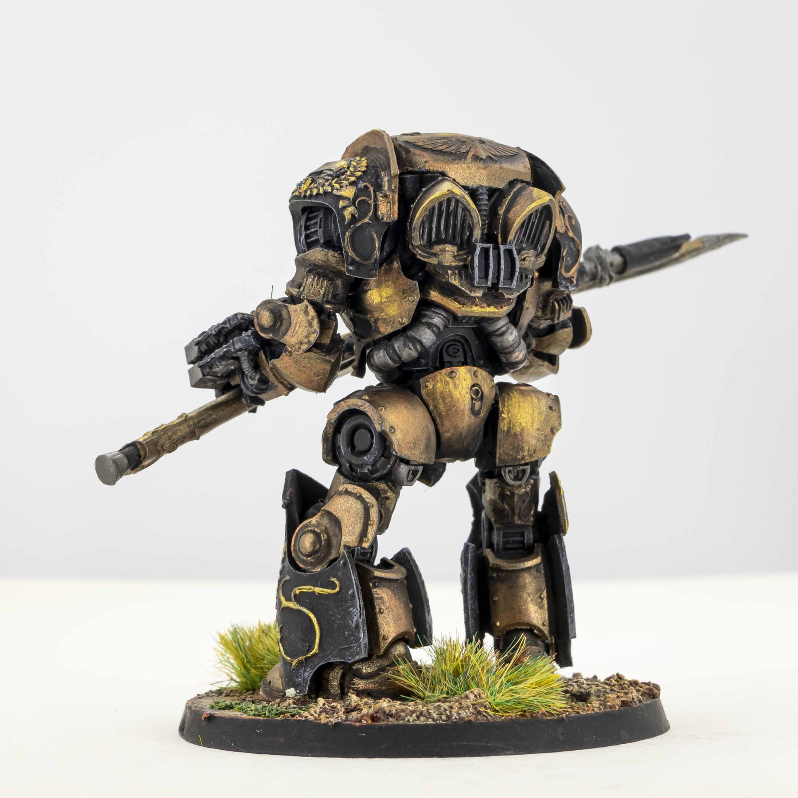 Painted Painted Legio Custodes Contemptor-Achillus Dreadnought